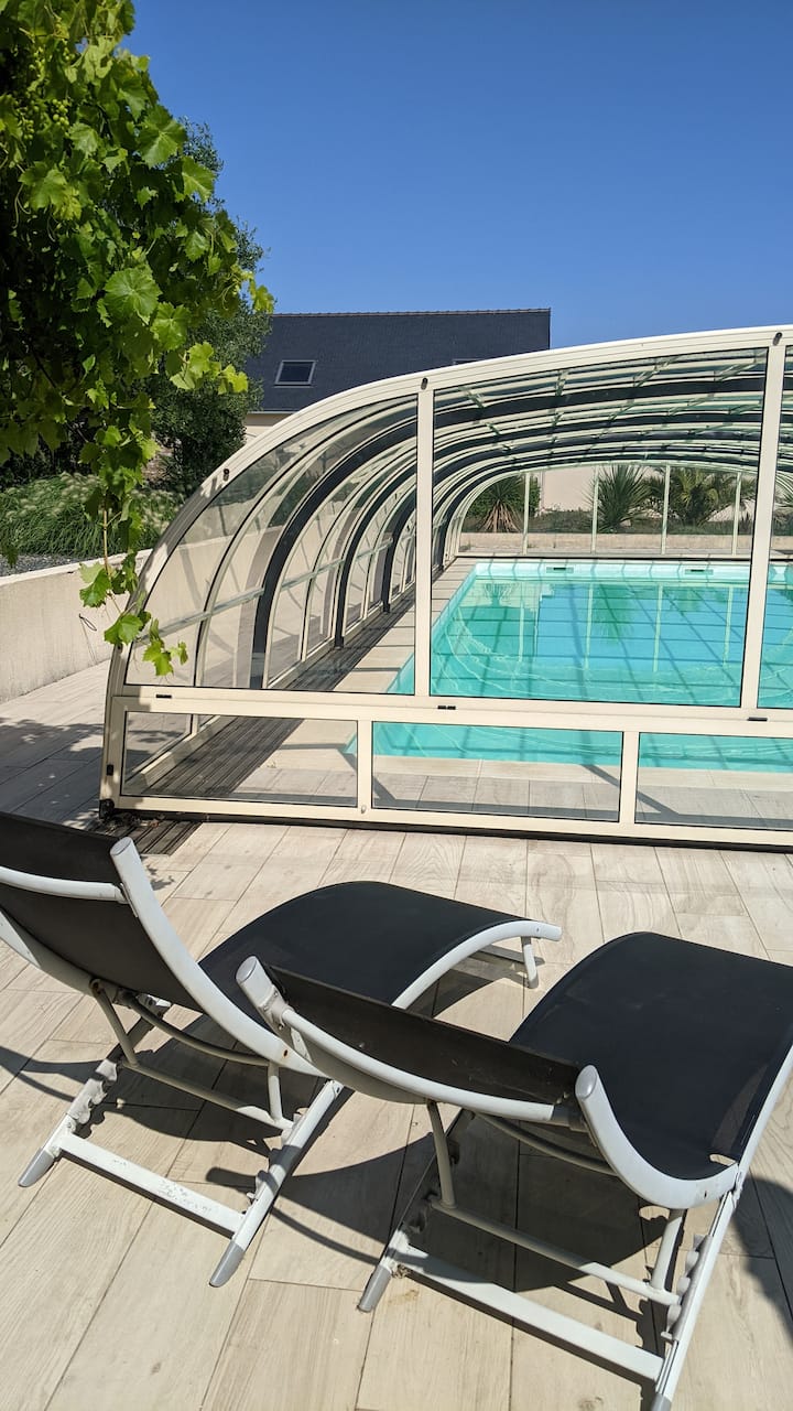 Maison Bretonne Avec Piscine Couverte Chauffée - Plozévet