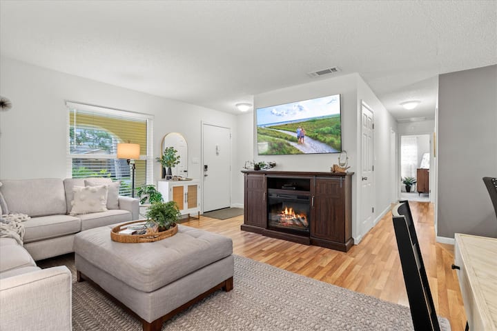 Cozy 3/2 Heated Pool Home W/ Lake View By Downtown - Sarasota