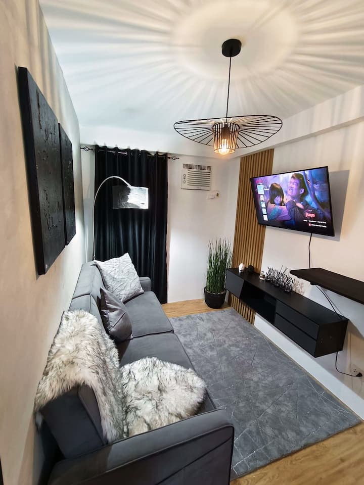Adrian's Lair (Cozy 1br Condo) - Davao City