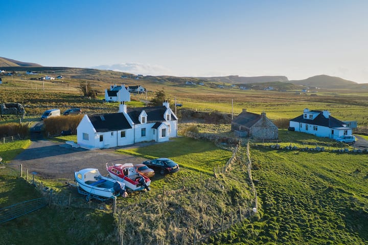 Trodaidh View - Double Bedroom With Sea View - Skye