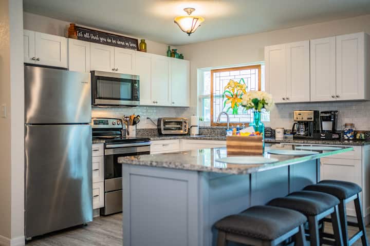 Pets Welcome! Cozy Sail Away Retreat - Lakeland, FL
