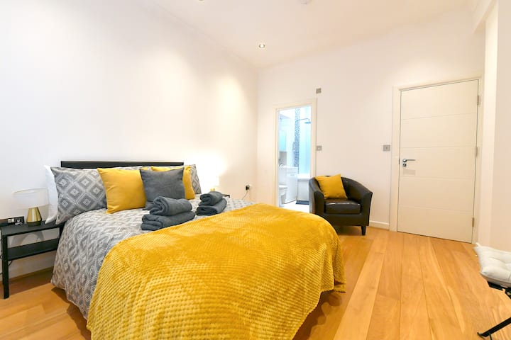 Hendon Escape, Luxury Apartment With En-suite Bath - Edgware