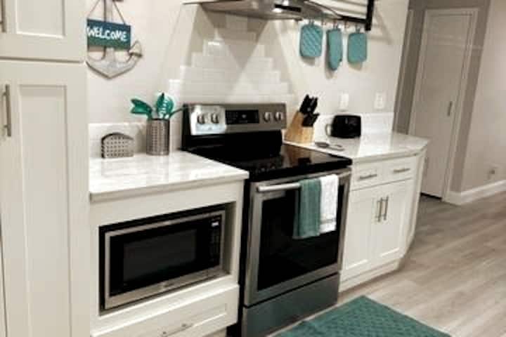 Newly Remodeled, 2 Bed/1bath Cozy Cottage In Npb - Palm Beach Gardens, FL