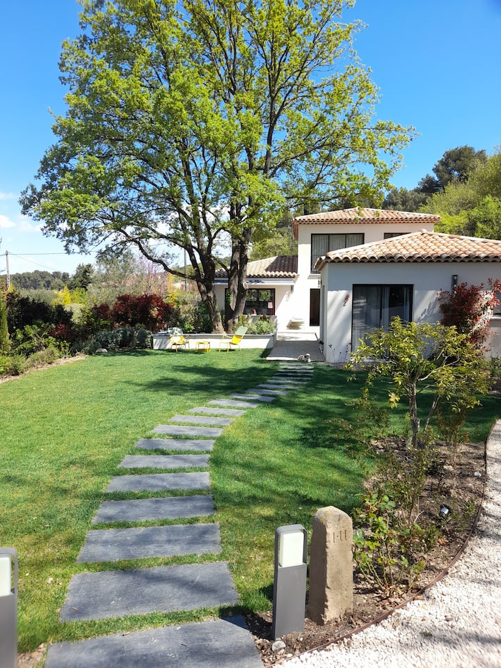 Chambre Bleue Vue Sur Jardin - Bouc-Bel-Air