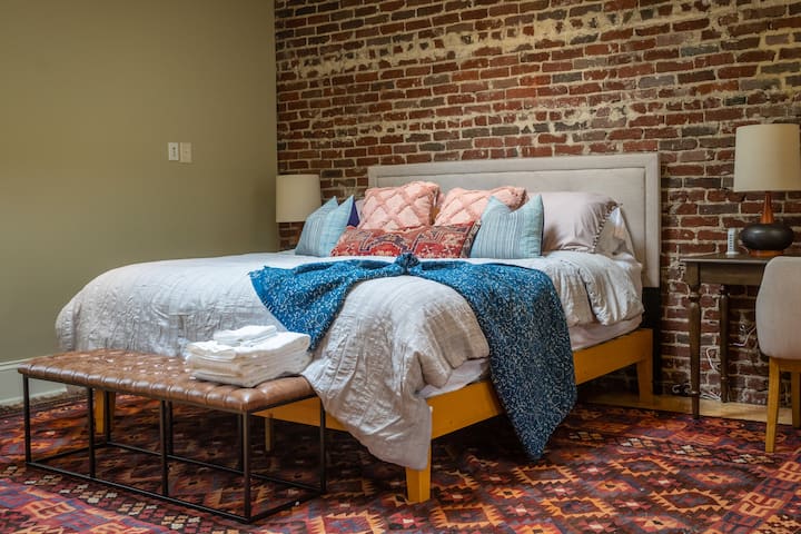 Main St Lexington Modern Loft Apt, Walk To Wlu Vmi - Lexington, VA