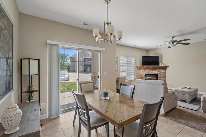Flourishing Amenities Private Entrance/garage - West Des Moines, IA