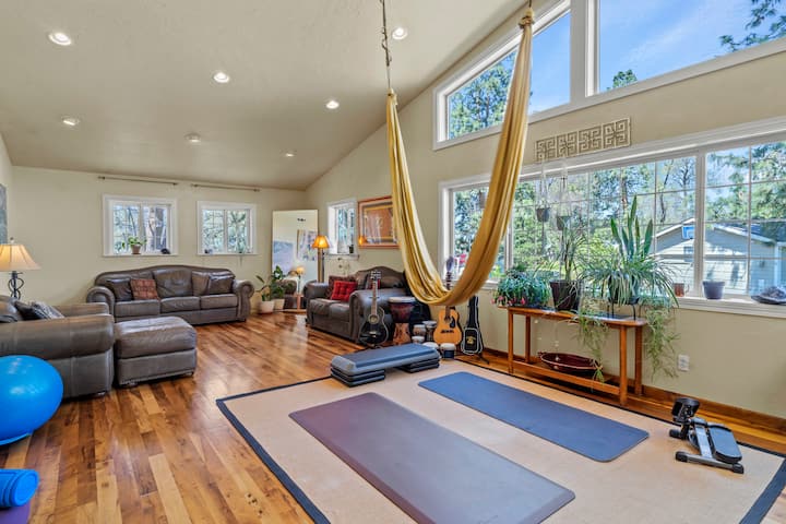 Cozy Sunset Loft Walk To Town - Ashland, OR