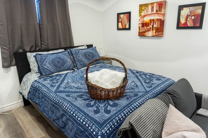 Cozy Private Basement Unit Near Lhsc Perfect Stay! - London