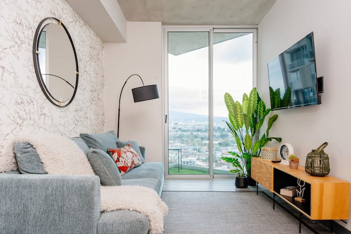 Jungle At 24's Pool, Gym & Stylish City Stay - San José