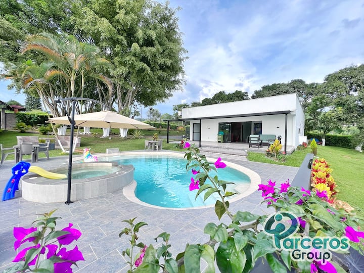 Casa Campestre De 6 Cuartos Con Piscina Y Jacuzzi - Pereira, Colombia