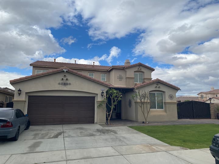 Nice Warm And Cozy Home. - Coachella, CA