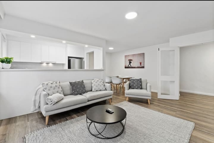 Modern 3 Bedroom Apartment - Box Hill