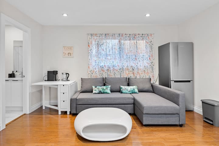 Private Modern Suite With Kitchen 15mins To Ferry - West Vancouver