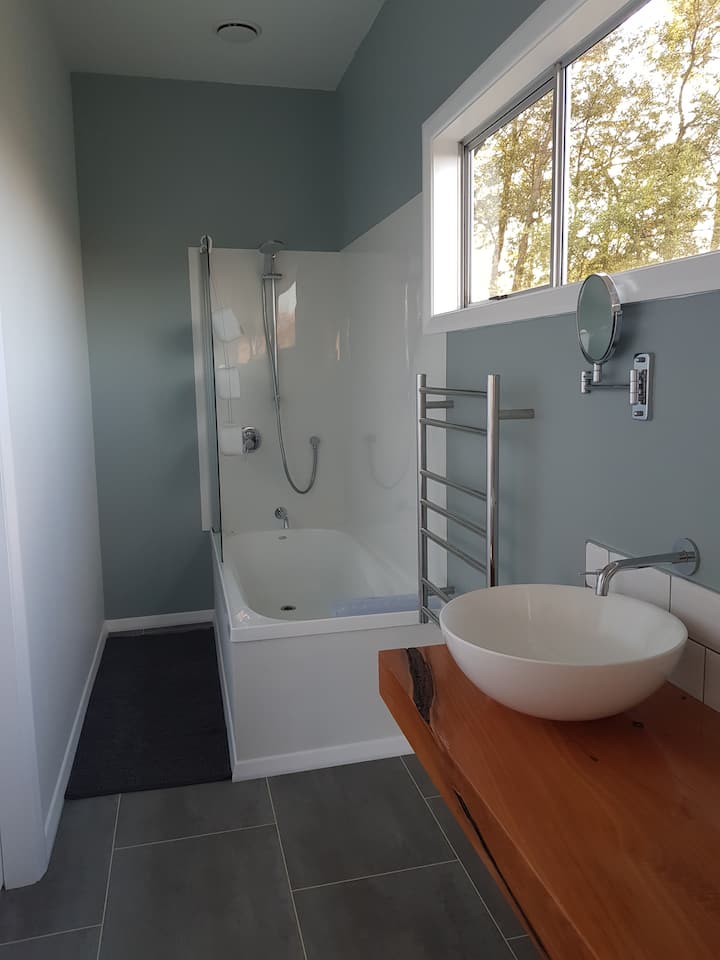 Opaki Lifestyle - 2 Bedroom Private Suite - Masterton