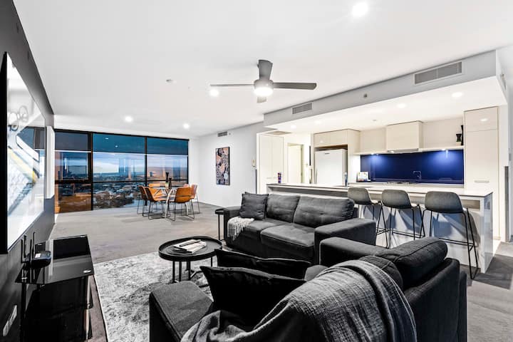 Circle On Cavill - 3 Bedroom Ocean View - Sleeps 8 - Surfers Paradise