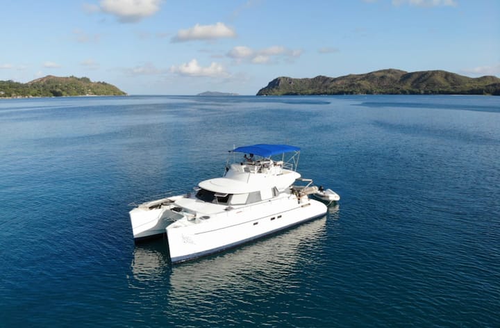 Seychelles Catamaran + Skipper + Full Board - Victoria (Seychelles)
