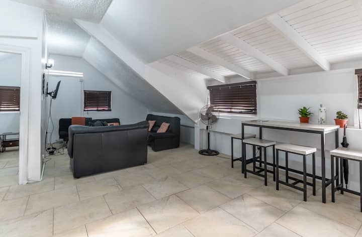 Home Away Studio Apartment - Roseau