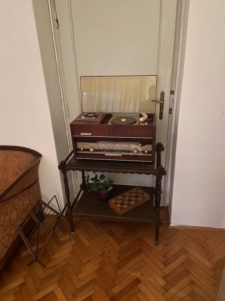 Vintage Cozy Room In Apartment In The City Center - Belgrado