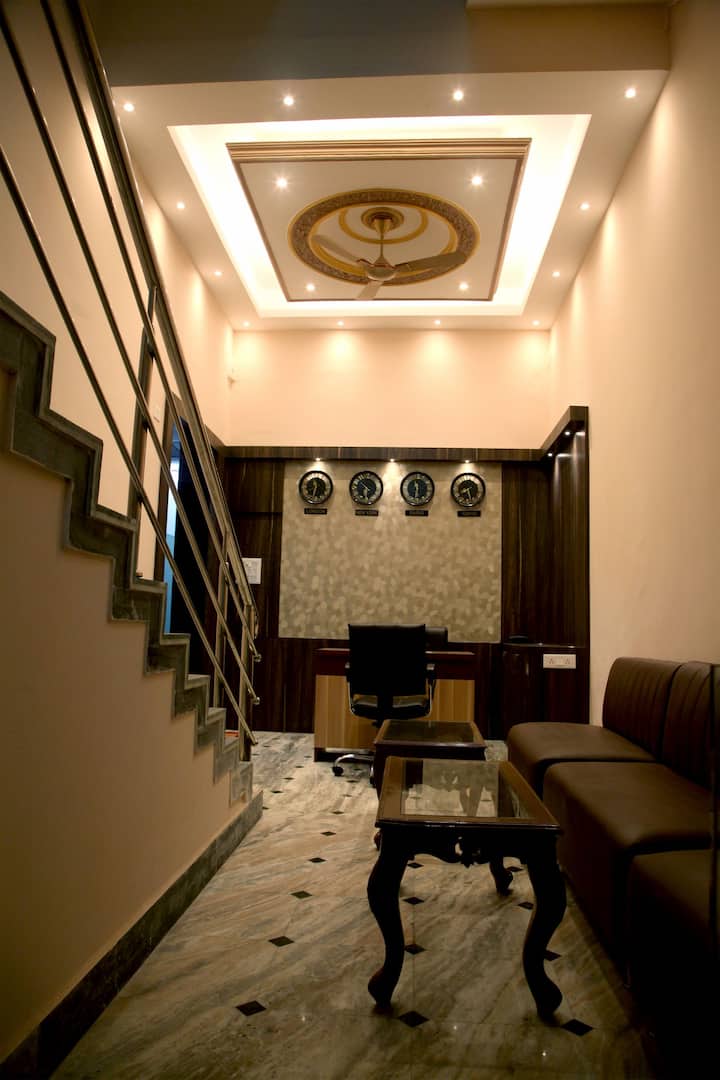 New 4 Bed 4 Bath Guest House In South Kolkata - 캘커타