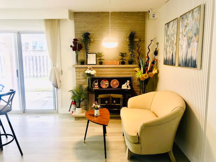 Sunflower - Private Bath & Shared Kitchen - Mississauga