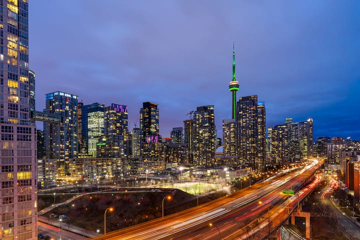 Spacious 2 Br Waterfront Condo W/ $1,000,000 View - Toronto