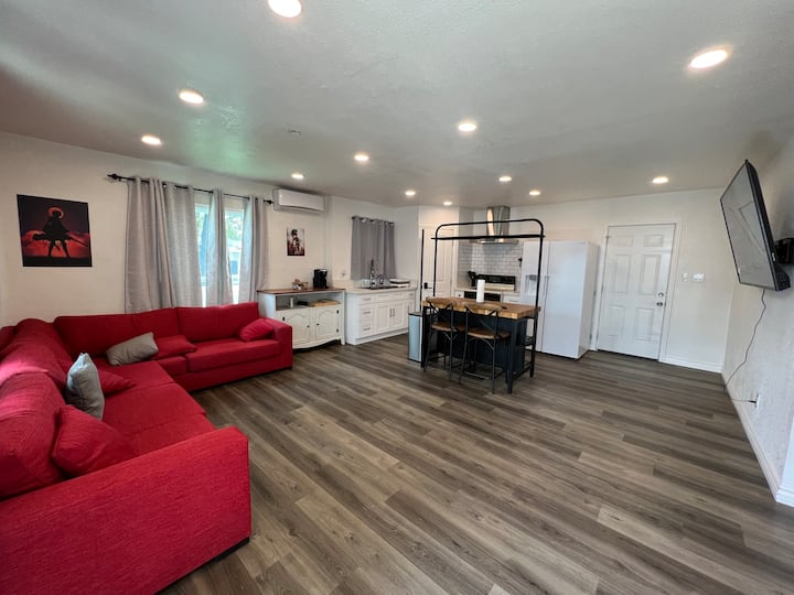 Open Concept Modern Home - サンタアナ, CA