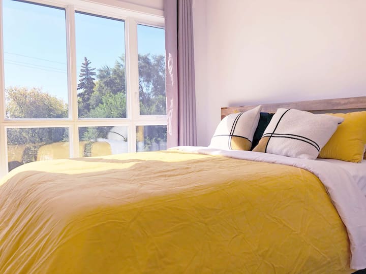 Luminous Airy Scenic 2br W/gym, Parking,dt&airport - Montréal