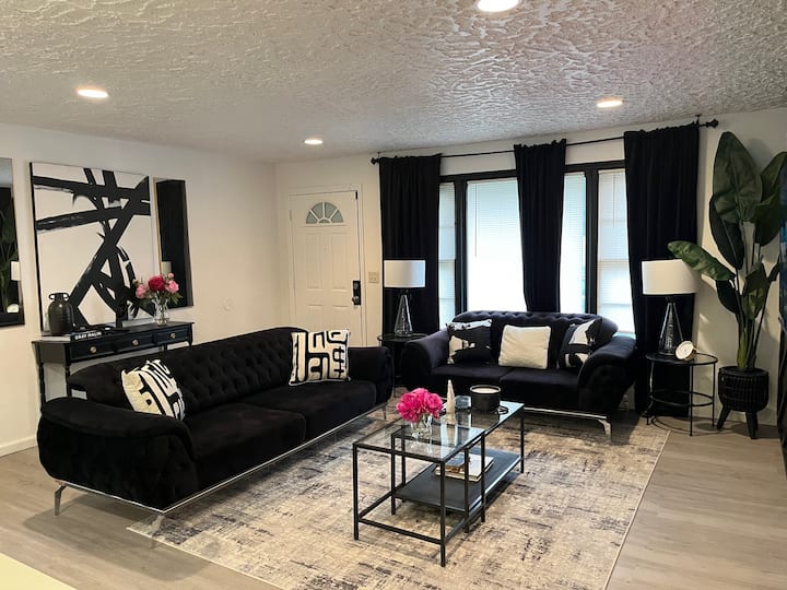 Sleek & Spacious Ranch Style Home - Edison, NJ