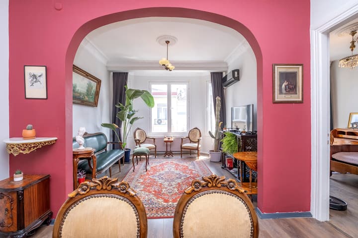 Historic In An Intellectual Neighborhood, Unique - Beyoğlu