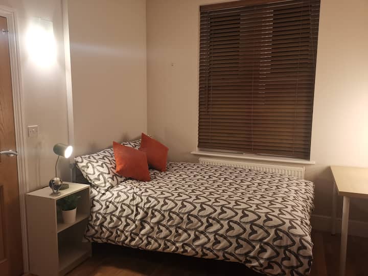 Derby Pride Park Twin Bedroom Skylink To Ema Pilot - Derby