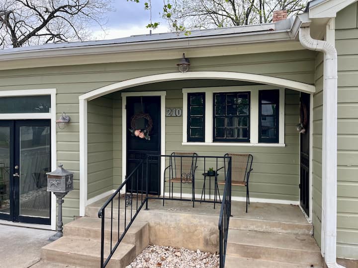 F+j Haus - Fredericksburg, TX