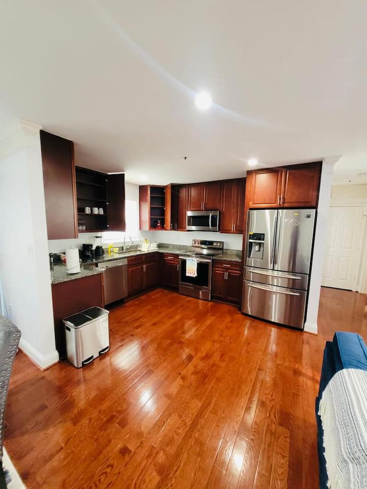 Modern Spatious Home Near Dc - Hyattsville, MD