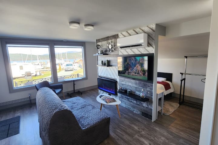 Breathtaking Studio Waterfront Marina Paradise! - Salt Spring Island