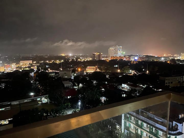 S &E Condo W/ Panoramic View - Iloilo City