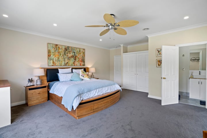 Tell Tales Bed And Breakfast - Mystique - Creswick