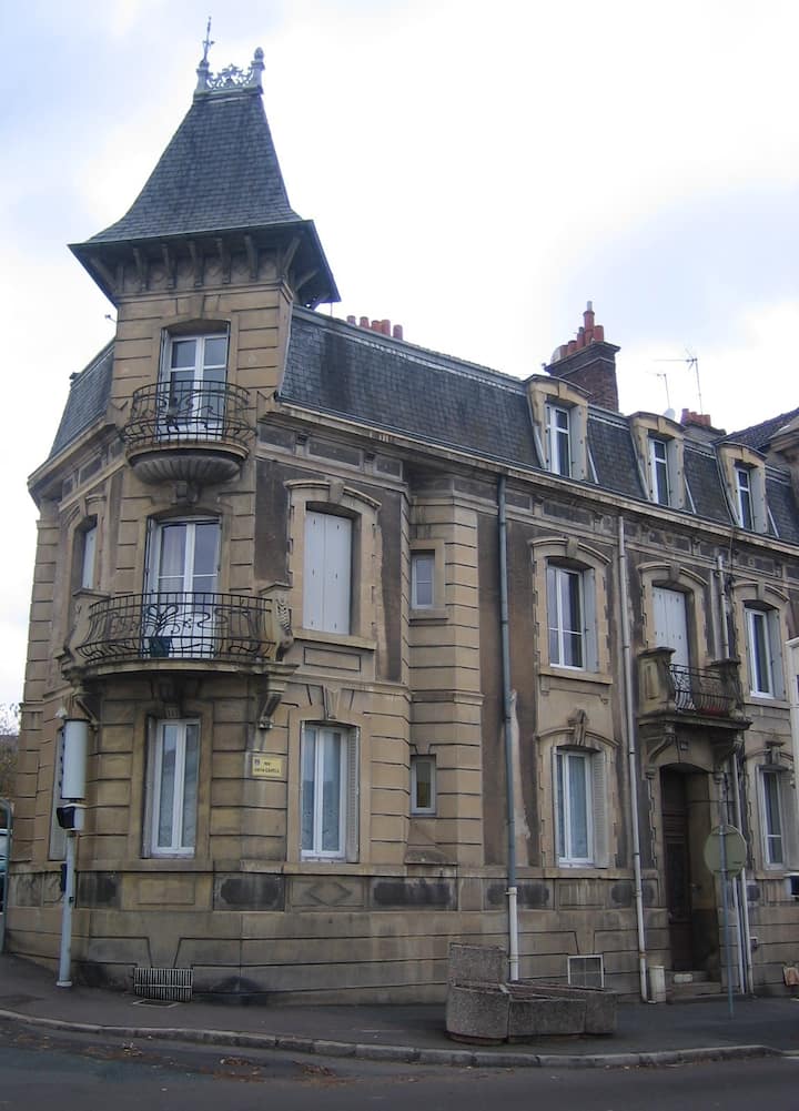 Comme Chez Vous Au Creusot - Montchanin