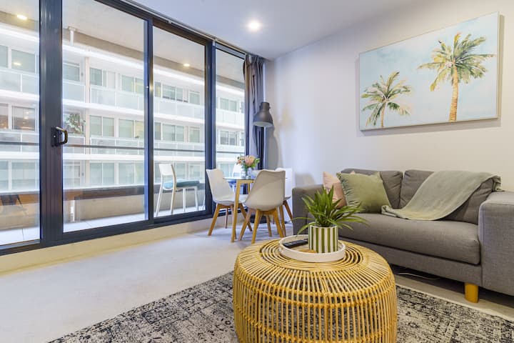 Prime Yarra Spot – Steps To Toorak & Chapel! - St Kilda