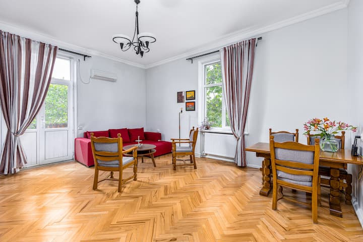 Sunny Apartment In The Heart Of Plekhanovi - Tbilisi