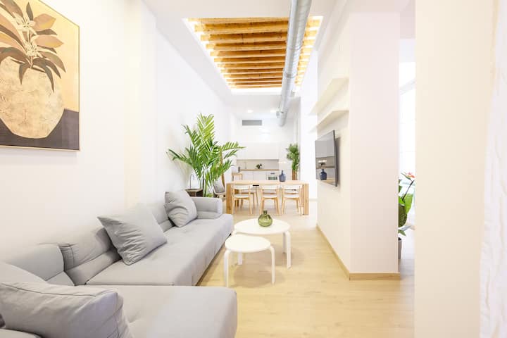High Ceilings And Large Patio Amazing 3 Bedroom - Málaga-Costa del Sol Airport (AGP)
