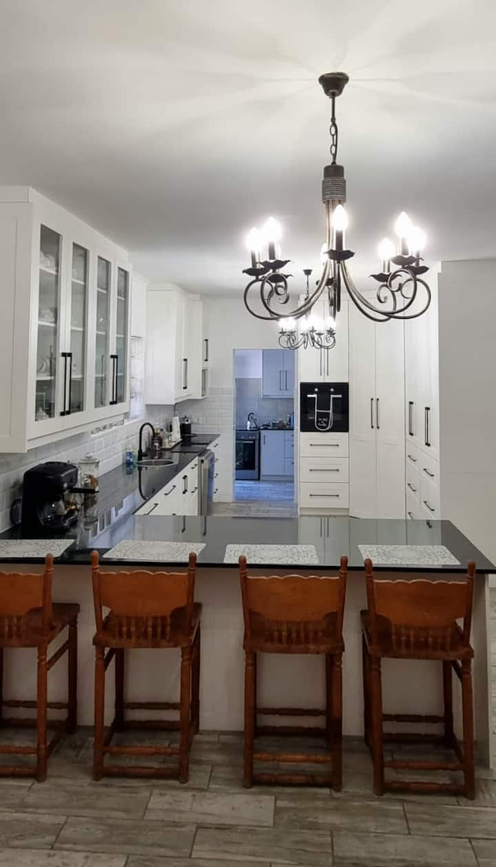 Family Friendly 4 Bedroom House - Yzerfontein
