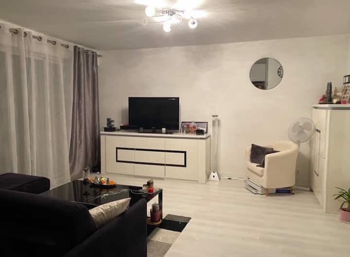 Chambre Privée
Avec Parking
Proche Des Transports - Suresnes