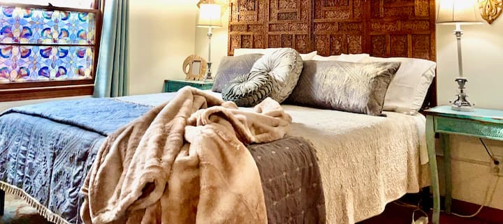 Luxury Oasis: Hot Tub/king Bed/fireplace - Lubbock, TX