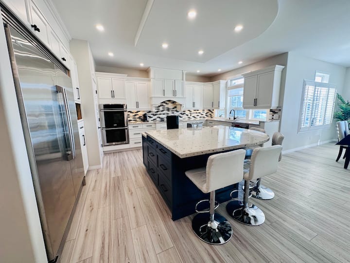 Serenity On The Water In Sage Creek With Hot Tub! - Winnipeg
