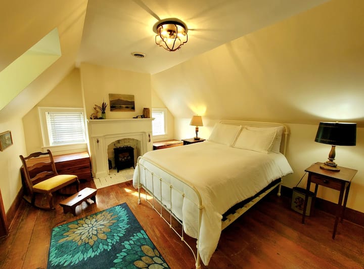 4 Bedroom Historic Rural Home - 阿什蘭