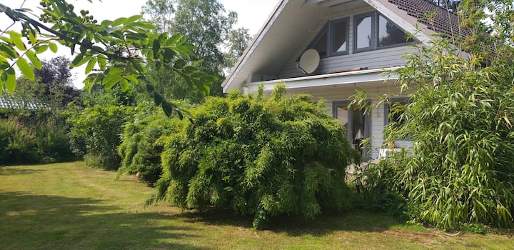 Großzügiges Blockhaus Mit Idyllischem Garten - Neuhaus