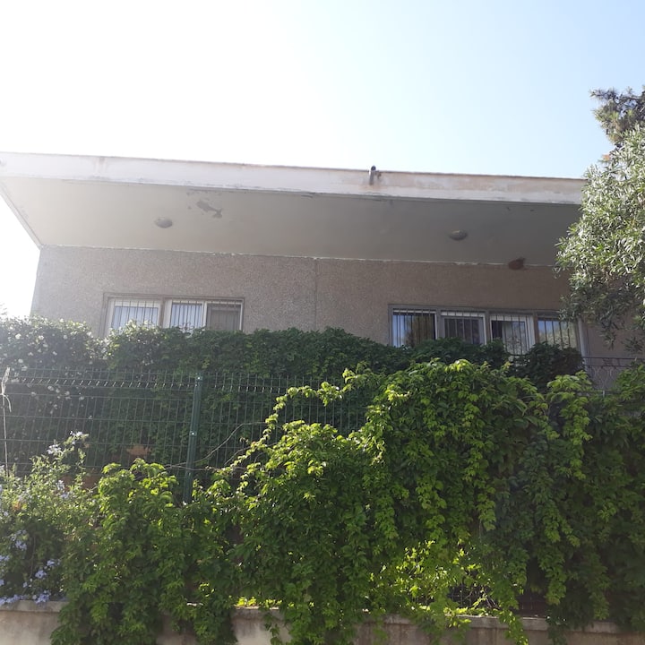 Bahçeli ,Otoparklı Ev. - Ayvalık