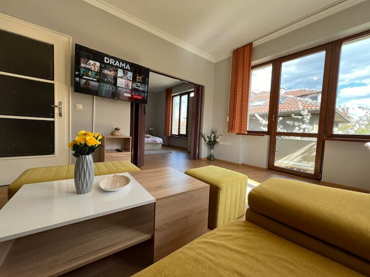Rio Sunny 2bdr Apt Near Ndk, Metro, 24/7 Parking - Sofía