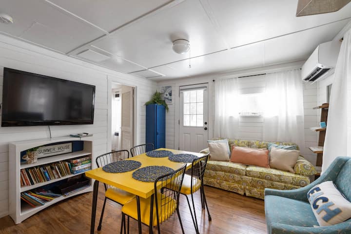 Close Enough - Beach Cottage - Biddeford, ME