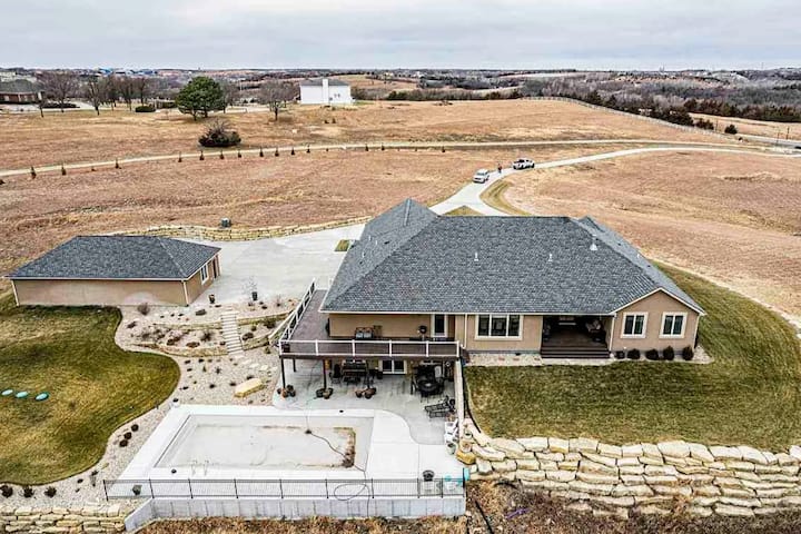 Pool House - Milford Lake, KS