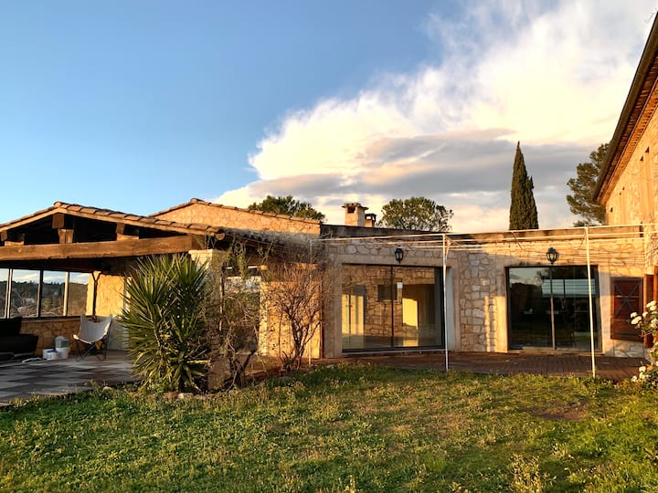 Maison Avec Vue Imprenable. - Nîmes